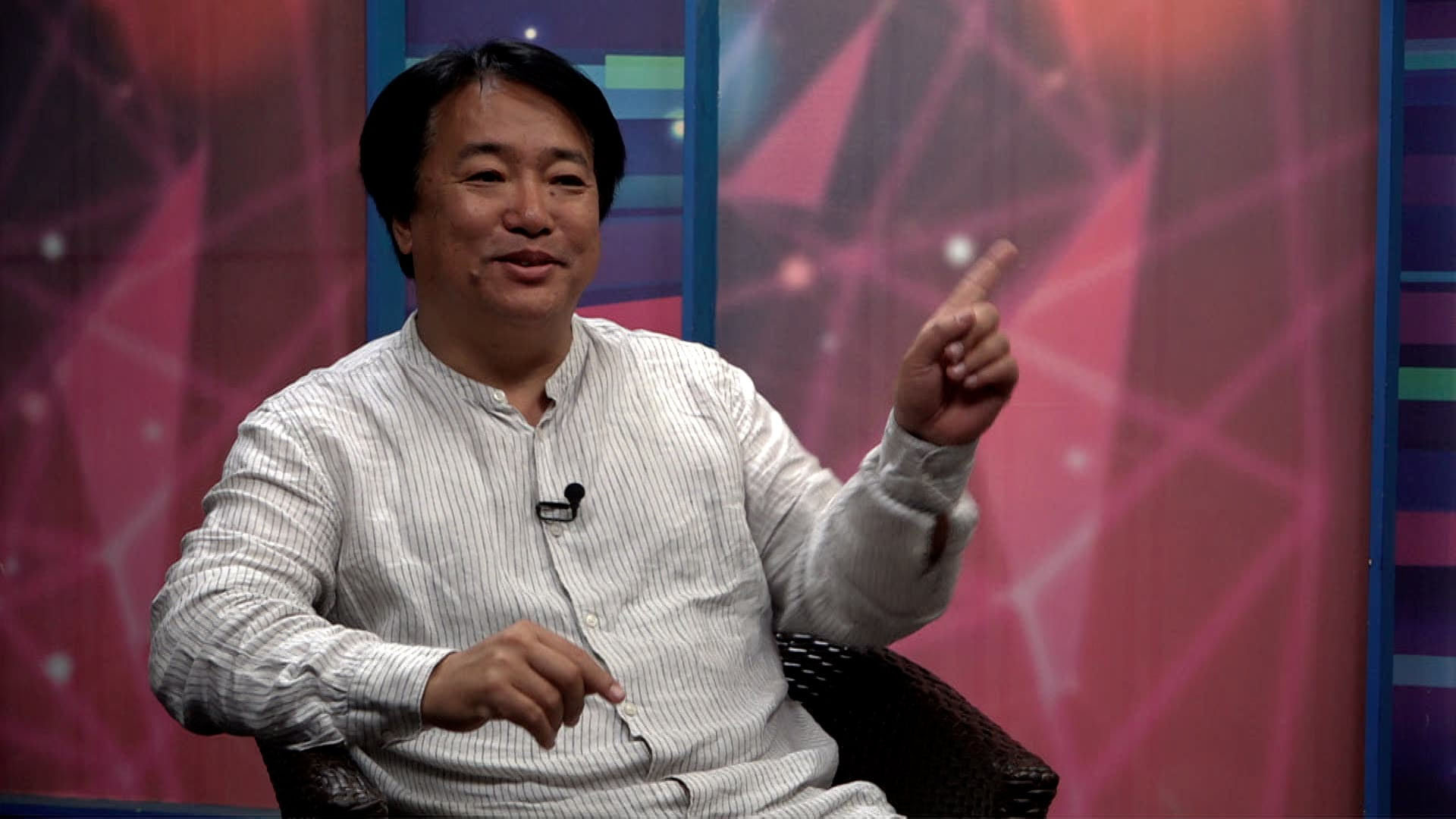 'गाउँ आएको बाटो' हेरेर विदेशीसमेत रोए (नवीन सुब्बाको अन्तर्वार्ता)